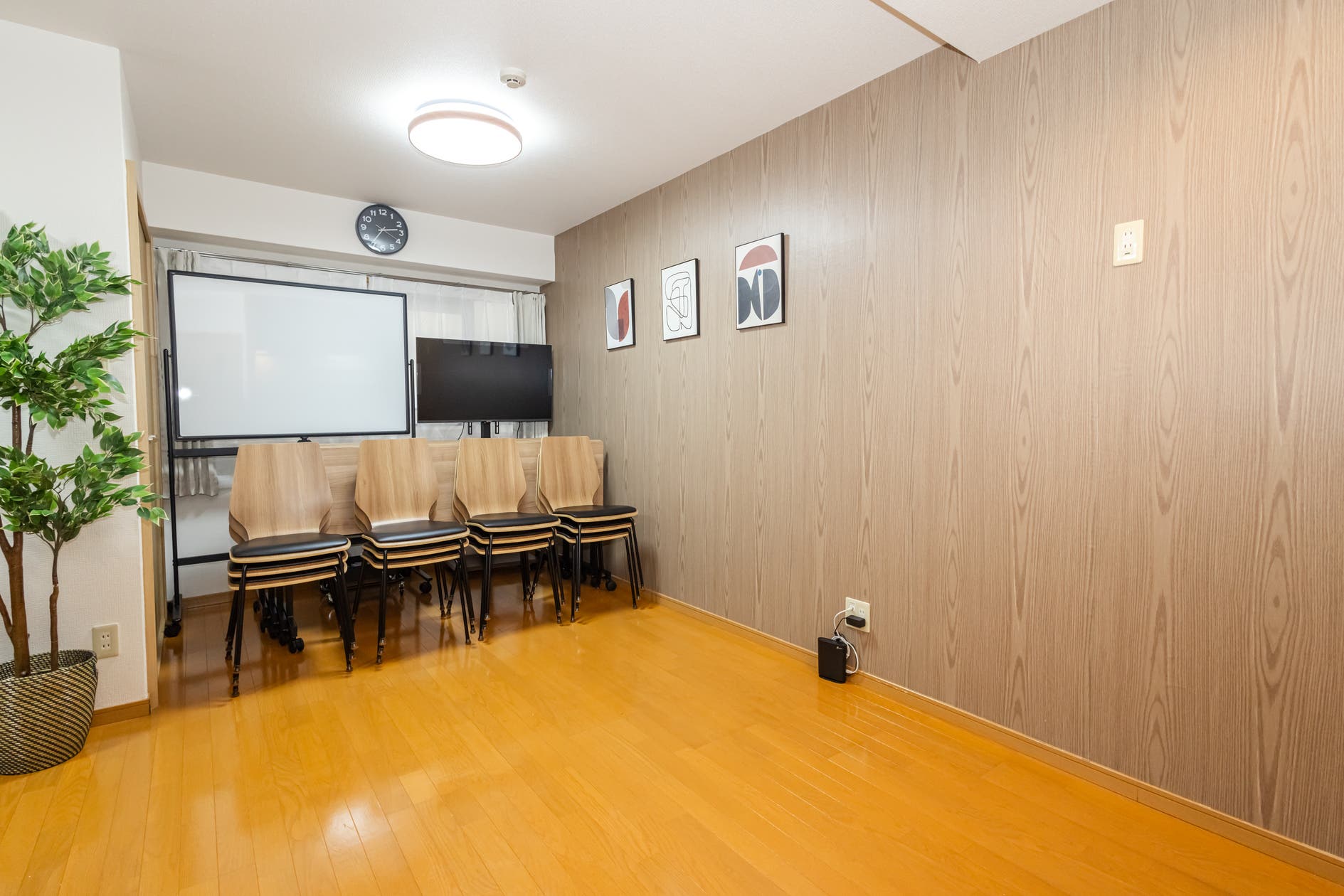 ✨鹿児島中央3分💎上質・便利・快適　14名収容、会議/打合せ/面接/撮影/エステサロン/整体/ヨガ/光回線/全設備無料の写真2