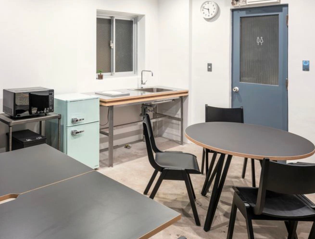 虎ノ門ヒルズ駅B4出口徒歩1分。虎ノ門ヒルズ隣接の好立地。質の高いデザイナーズ家具が揃った天井高3m以上のワークスペース。の写真13