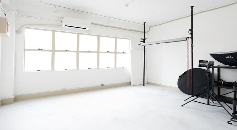 【元町駅・三宮駅徒歩圏内】プロカメラマン監修のフォトスタジオ！＜自然光◎＞天井高3ｍのSTUDIO