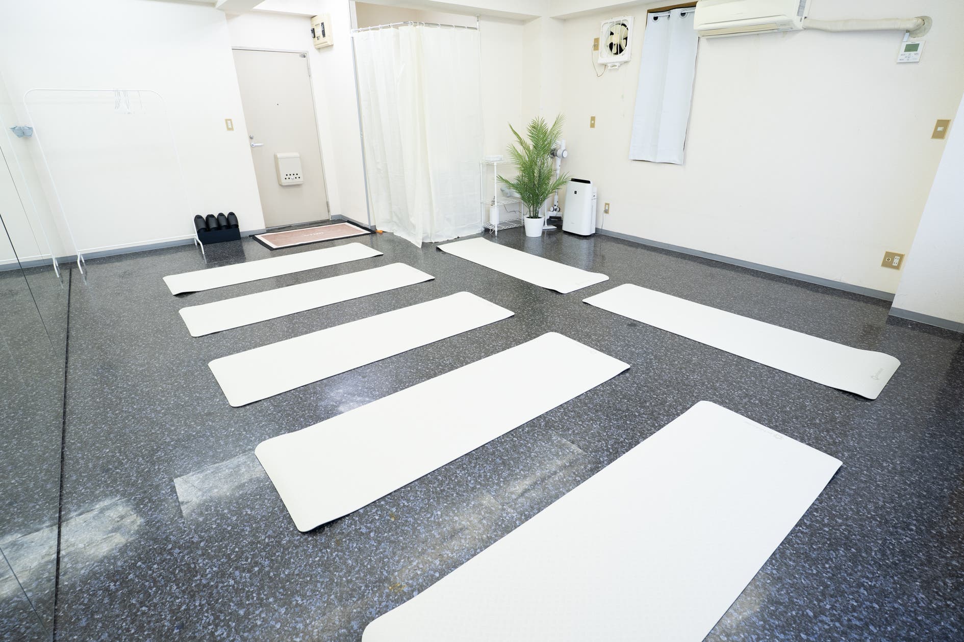 オープン価格720円🎉【横浜エリア|相鉄線天王町駅から徒歩6分】ダンス、ヨガ、ウォーキング等におすすめ☆広々37㎡、大型鏡設置の写真6