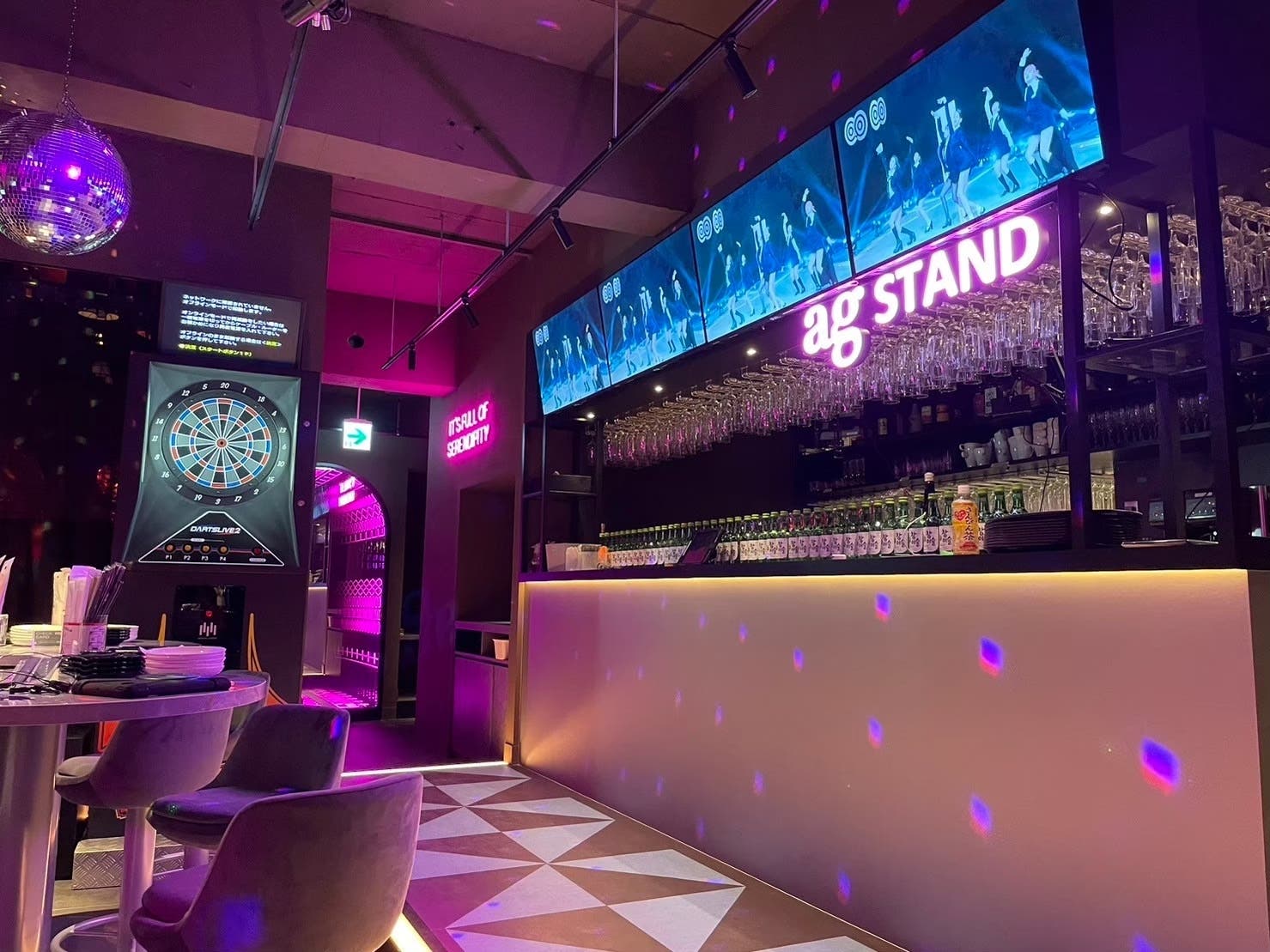 【150名でも大歓迎】ゆいレール県庁前駅から徒歩5分の好立地でおしゃれな会場です。の写真1