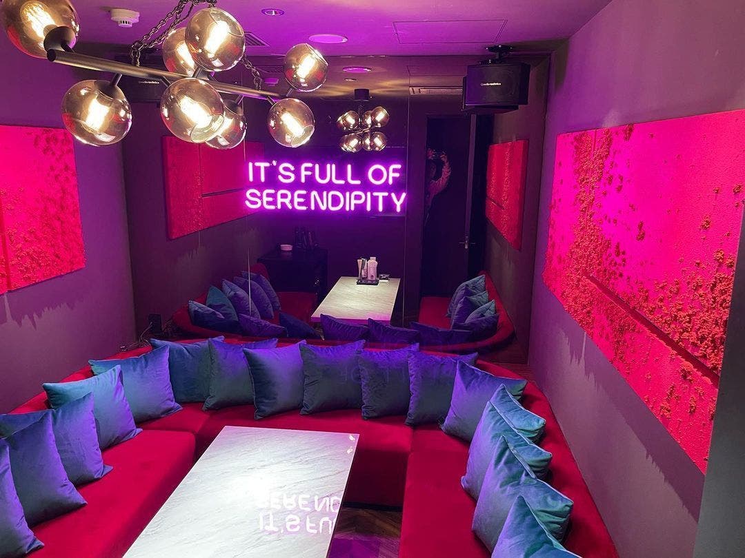 【150名でも大歓迎】ゆいレール県庁前駅から徒歩5分の好立地でおしゃれな会場です。の写真2