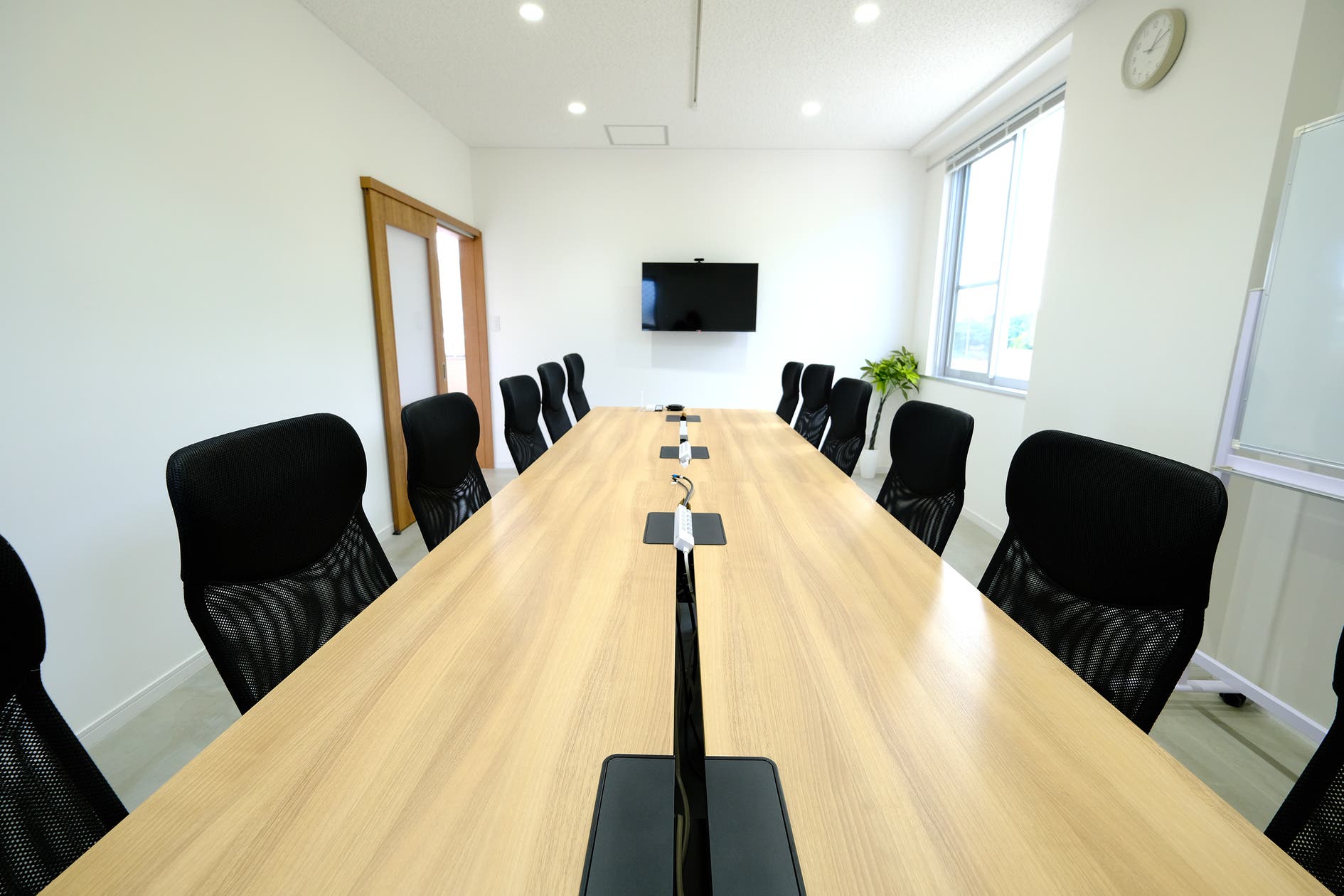 12名会議室【宮古空港徒歩3分】無料駐車場／WEBカメラ／スピーカー／モニター／WiFiの写真2