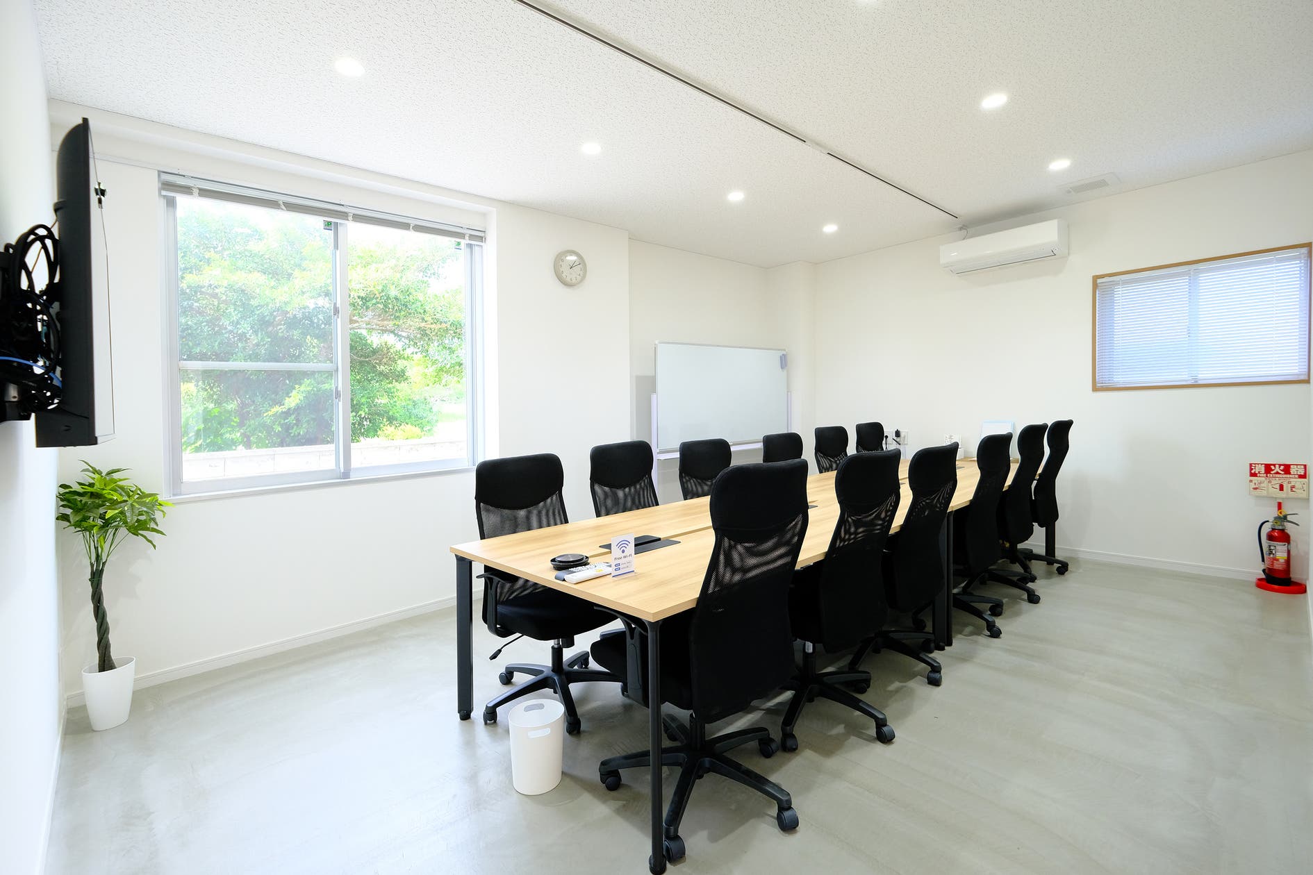 12名会議室【宮古空港徒歩3分】無料駐車場／WEBカメラ／スピーカー／モニター／WiFiの写真4