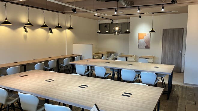 地下鉄鶴舞線浅間町から徒歩2分、セルフカフェ内の個室ブースの写真1