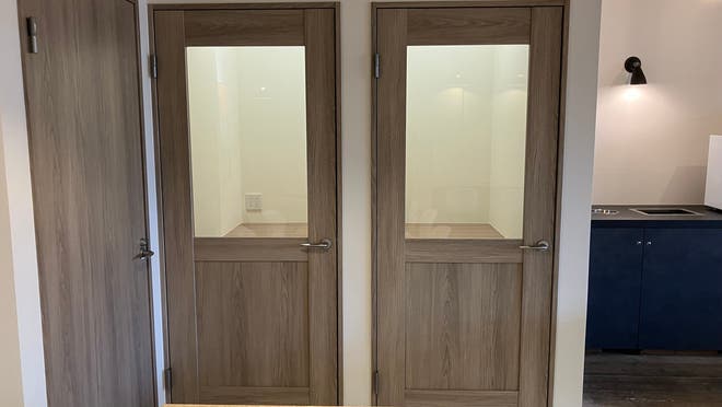 地下鉄鶴舞線浅間町から徒歩2分、セルフカフェ内の個室ブースの写真3