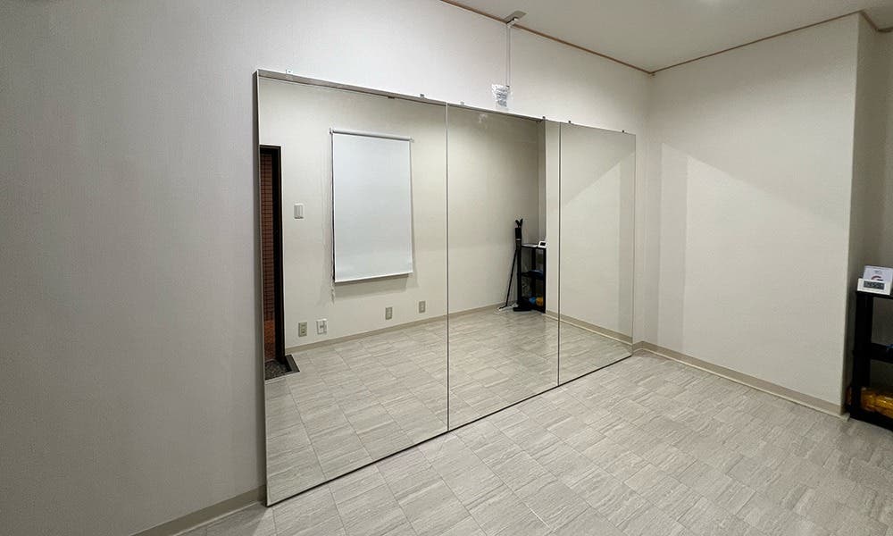 京都五条レンタルスタジオ ダンサーズ 当日予約可能！ダンスの個人練習やその他の個人の用途に最適な多目的スペースですの写真2