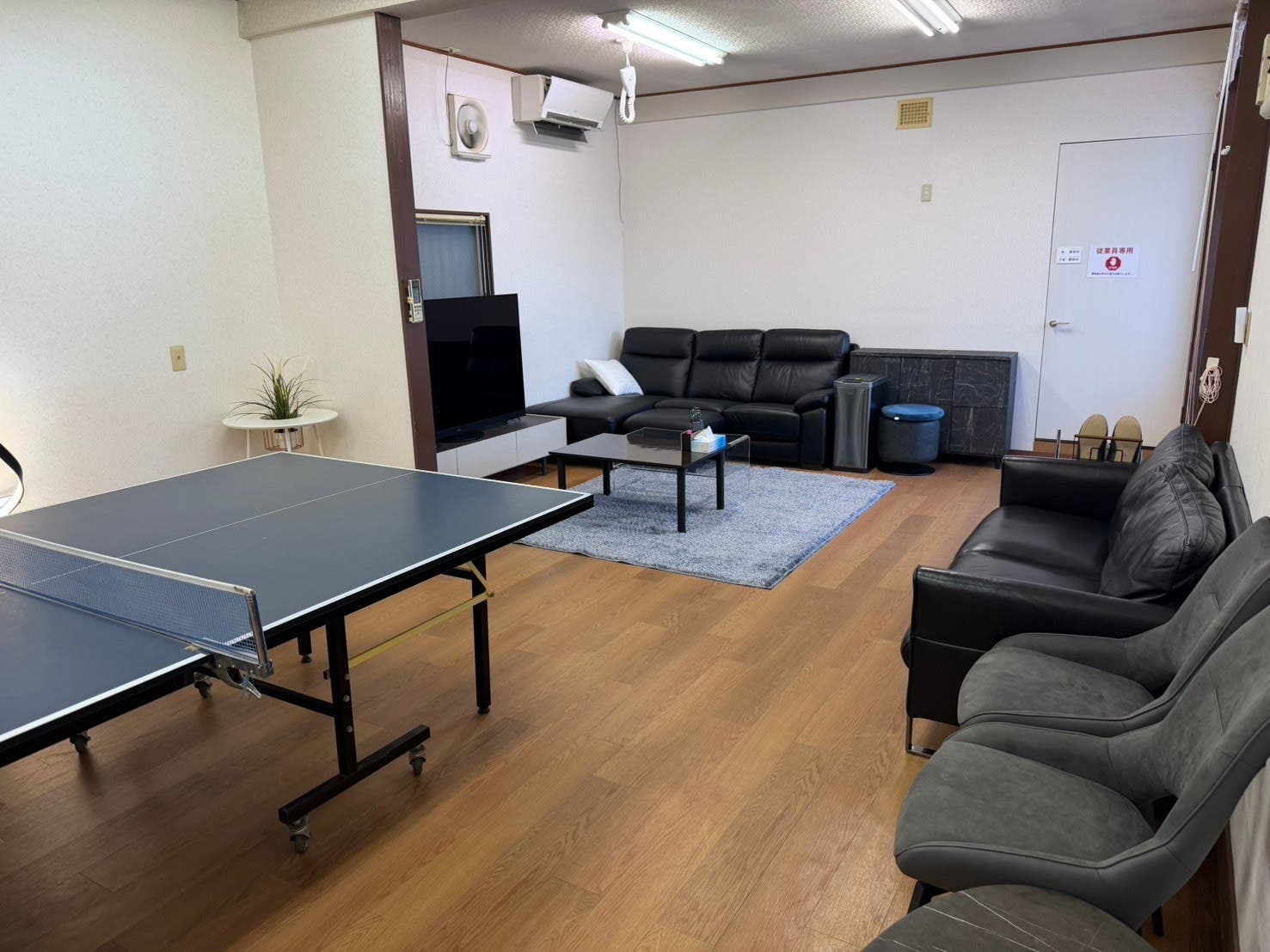 南伊東駅徒歩３分の広々７０㎡レンタルルーム　卓球台ありの写真1
