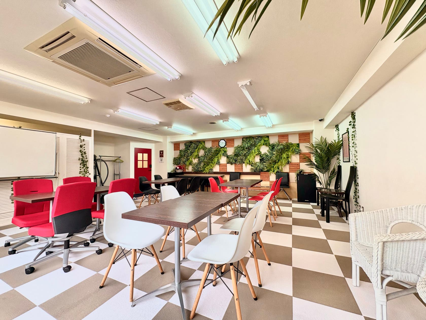 NEW!【大通駅10秒】最大32名/無料Wifi/会議・撮影・懇親会・推し会・女子会・ボドゲ等！飲食持込🍷可！の写真1