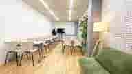【烏丸/四条駅すぐ】30名可/オプション全て無料⚠️高速Wi-Fi•モニター•ホワイトボード•各種充電機 •各種変換ケーブル等の写真2