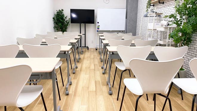 【烏丸/四条駅すぐ】30名可/オプション全て無料⚠️高速Wi-Fi•モニター•ホワイトボード•各種充電機 •各種変換ケーブル等の写真3