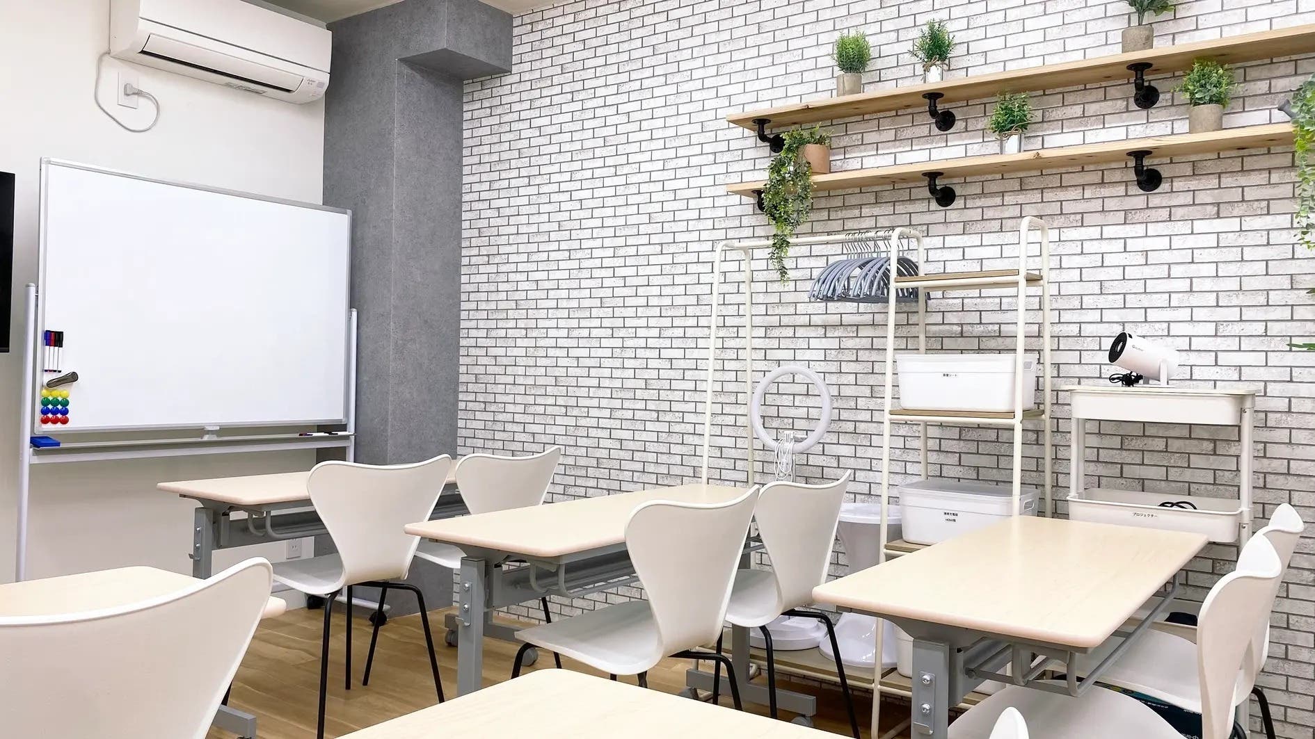 【烏丸/四条駅すぐ】30名可/オプション全て無料⚠️高速Wi-Fi•モニター•ホワイトボード•各種充電機 •各種変換ケーブル等の写真6