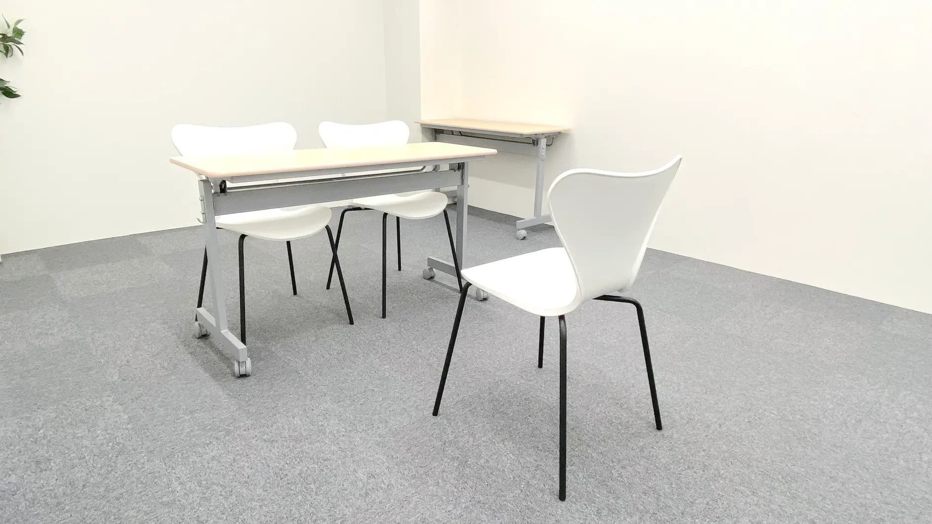 【烏丸/四条駅すぐ】30名可/オプション全て無料⚠️高速Wi-Fi•モニター•ホワイトボード•各種充電機 •各種変換ケーブル等の写真8