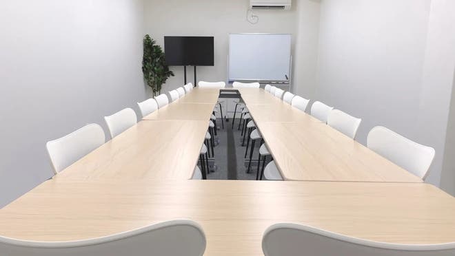 【烏丸/四条駅すぐ】30名可/オプション全て無料⚠️高速Wi-Fi•モニター•ホワイトボード•各種充電機 •各種変換ケーブル等の写真10