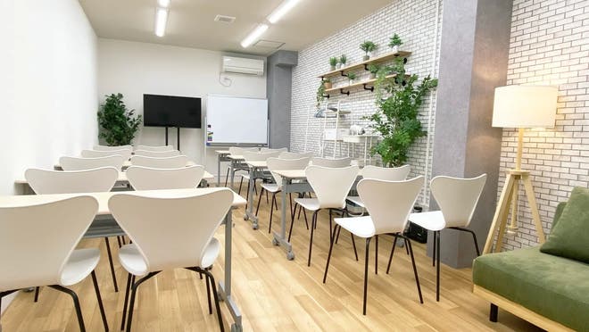 【烏丸/四条駅すぐ】30名可/オプション全て無料⚠️高速Wi-Fi•モニター•ホワイトボード•各種充電機 •各種変換ケーブル等の写真1