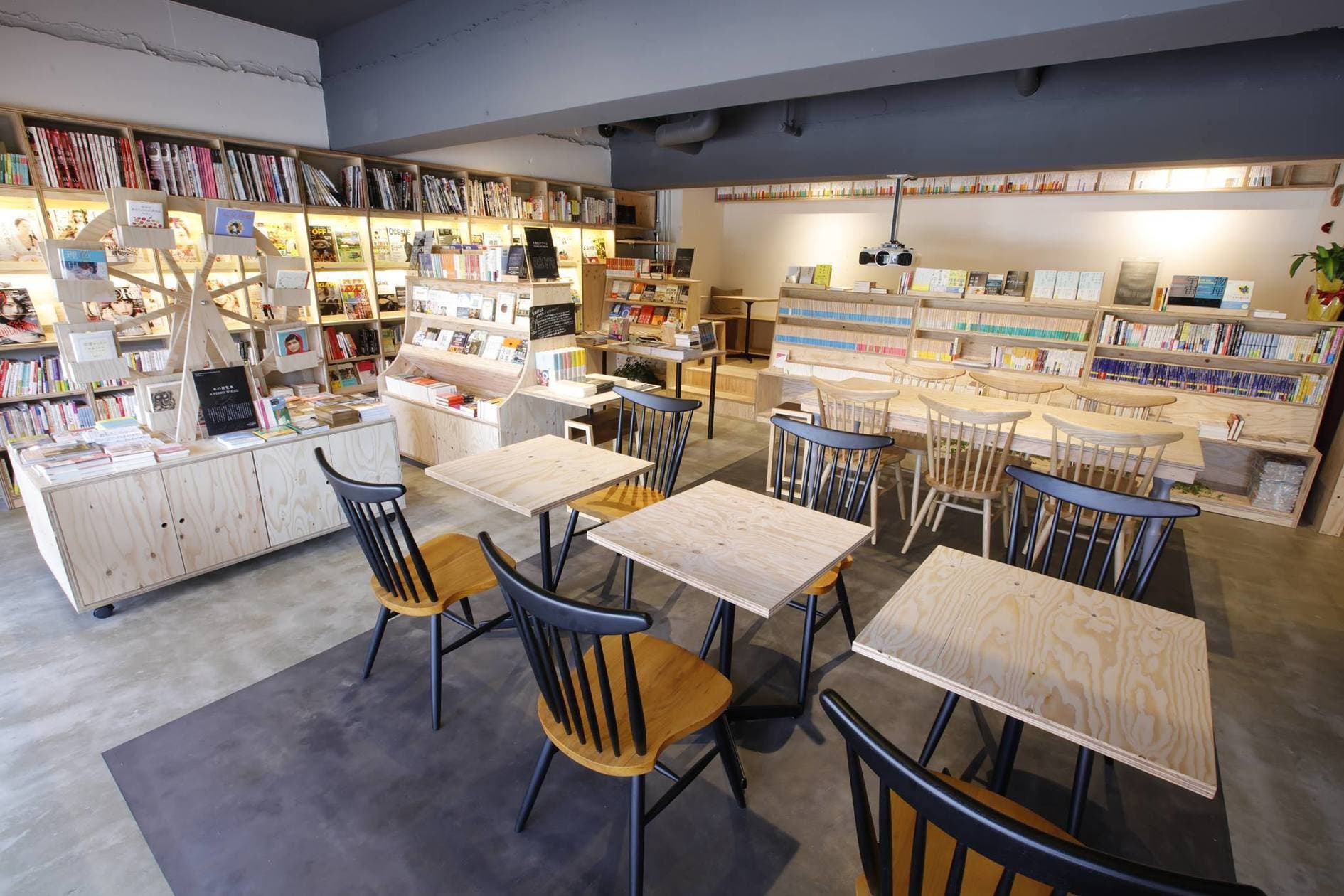 西鉄福岡天神駅から徒歩5分、今泉の隠れ家カフェスペース（スタジオ利用も可）の写真1