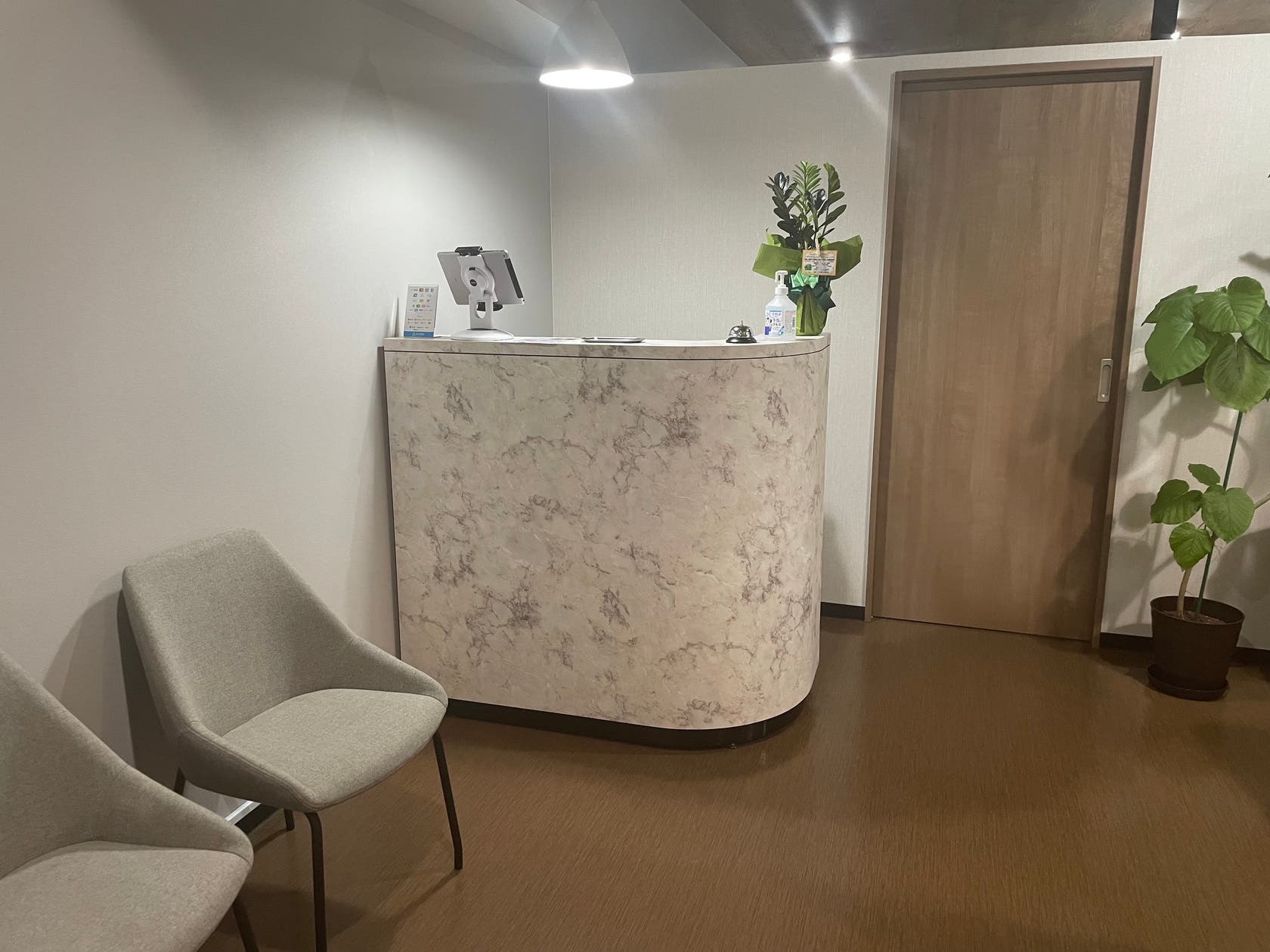 [個室]宜野湾市宇地泊おしゃれで清潔感のある店内の写真2