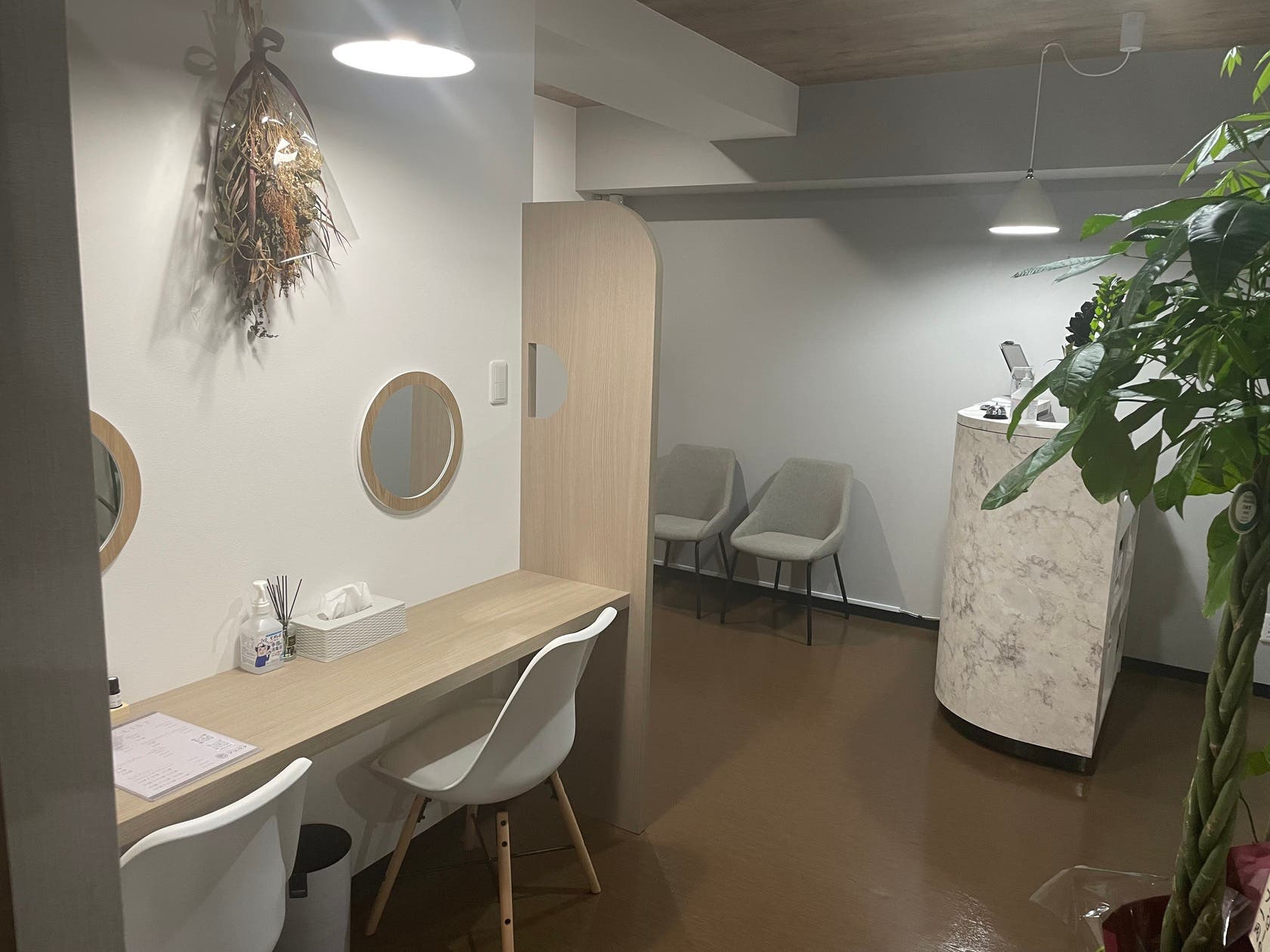 [個室]宜野湾市宇地泊おしゃれで清潔感のある店内の写真3