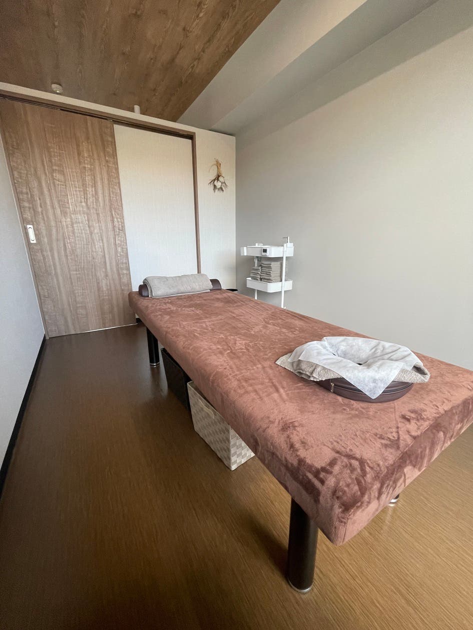 [個室]宜野湾市宇地泊おしゃれで清潔感のある店内の写真1