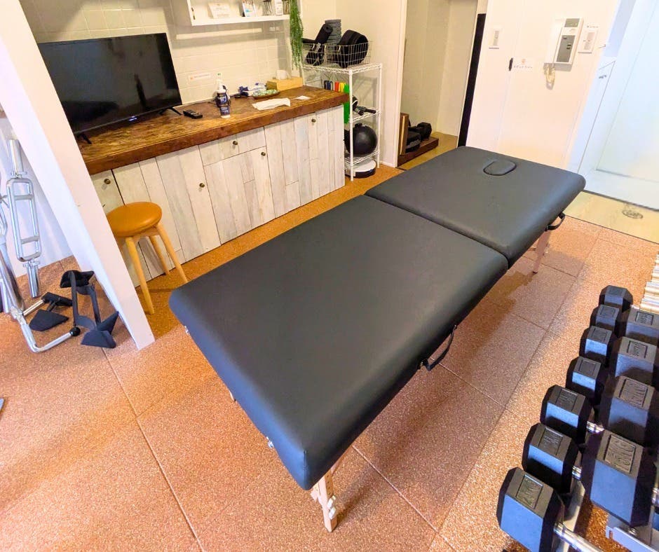 西海岸テイストの完全個室、スミスマシン、ケーブル、固定ダンベル1～30㎏、4名様までご利用可能！の写真9