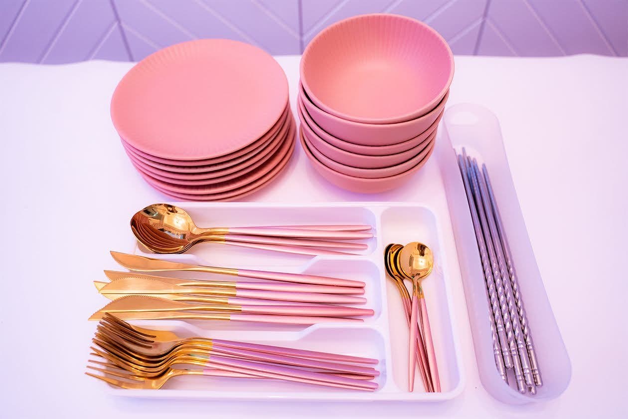 🍴皿・カトラリーセット ★「キッチン利用」とセットでご利用をお願いいたします。の画像1