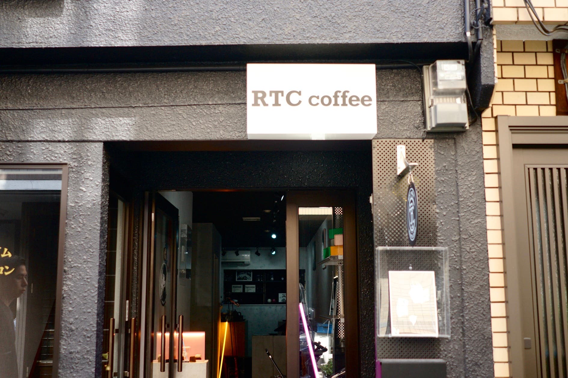 大阪中崎町から徒歩5分以内のカフェスペースの写真1