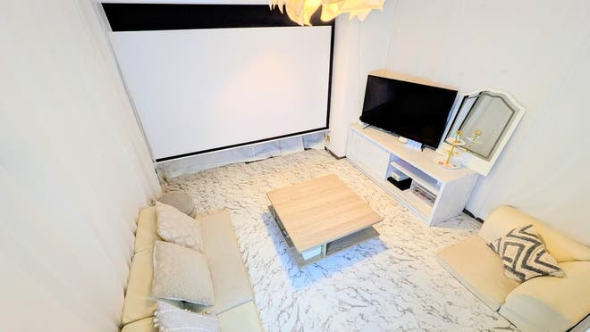 〖桃谷駅1分〗鶴橋駅から一駅💞インスタ映えスペース✨女子会*誕生日会*推し活*ライブ配信*映画鑑賞🎥デート💞‐ゴミ捨て無料の写真1