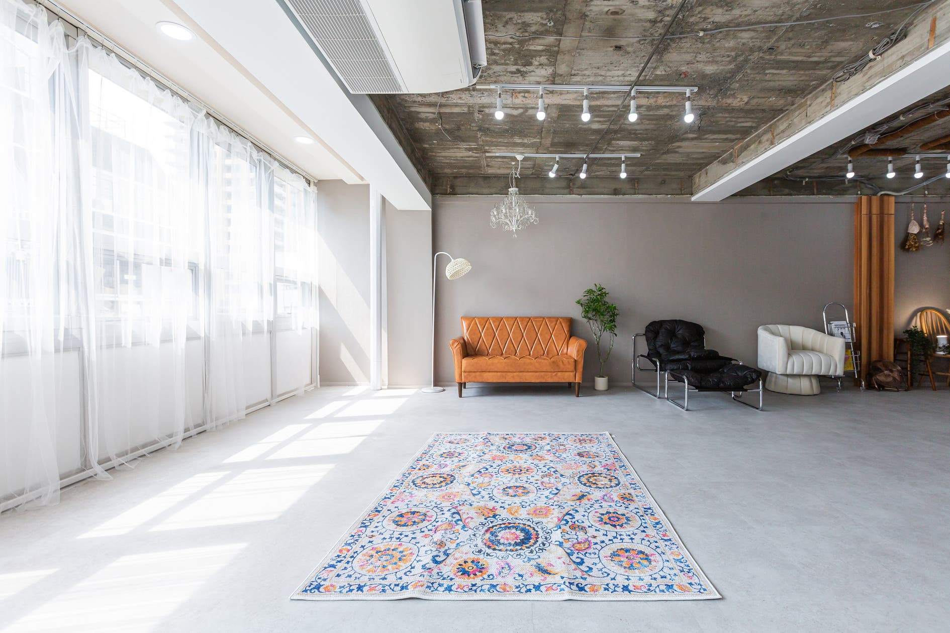 OPEN【25％オフ】神保町駅3分✨自然光5.8m/白壁6.7m/ポートレート/アパレル/商品撮影/インタビュー/撮影会/前撮りの写真6