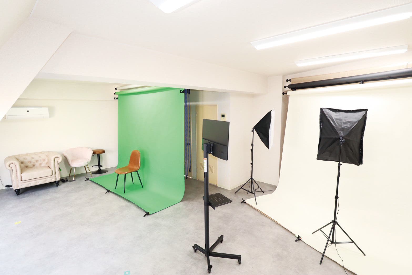 【セルフ写真スタジオ】南浦和駅東口｜駅近・セルフ写真取り放題！・ペットと撮影OK！・スタッフ無し！・無料の撮影グッズ多数有り！の写真5