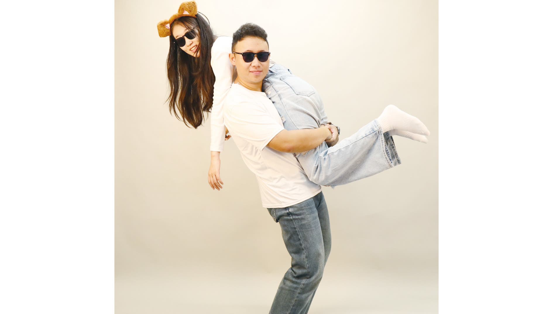 【セルフ写真スタジオ】南浦和駅東口｜駅近・セルフ写真取り放題！・ペットと撮影OK！・スタッフ無し！・無料の撮影グッズ多数有り！の写真3