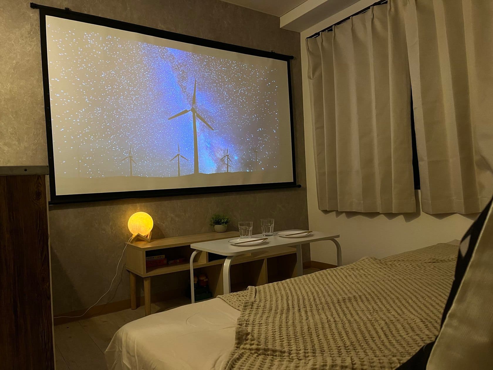 【天王寺駅すぐ】徒歩2分🚶2〜4名にぴったり✨Netflix🎬巨大スクリーン🎞️🎂おうちデート💖1日だらだら空間💓の写真3