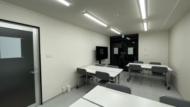 ◇◆オープンセール実施中◆◇1階・店舗で視認性抜群★岡山駅徒歩3分★24時間営業★ゆったり12名★wi-fi完備★55型モニターの写真8