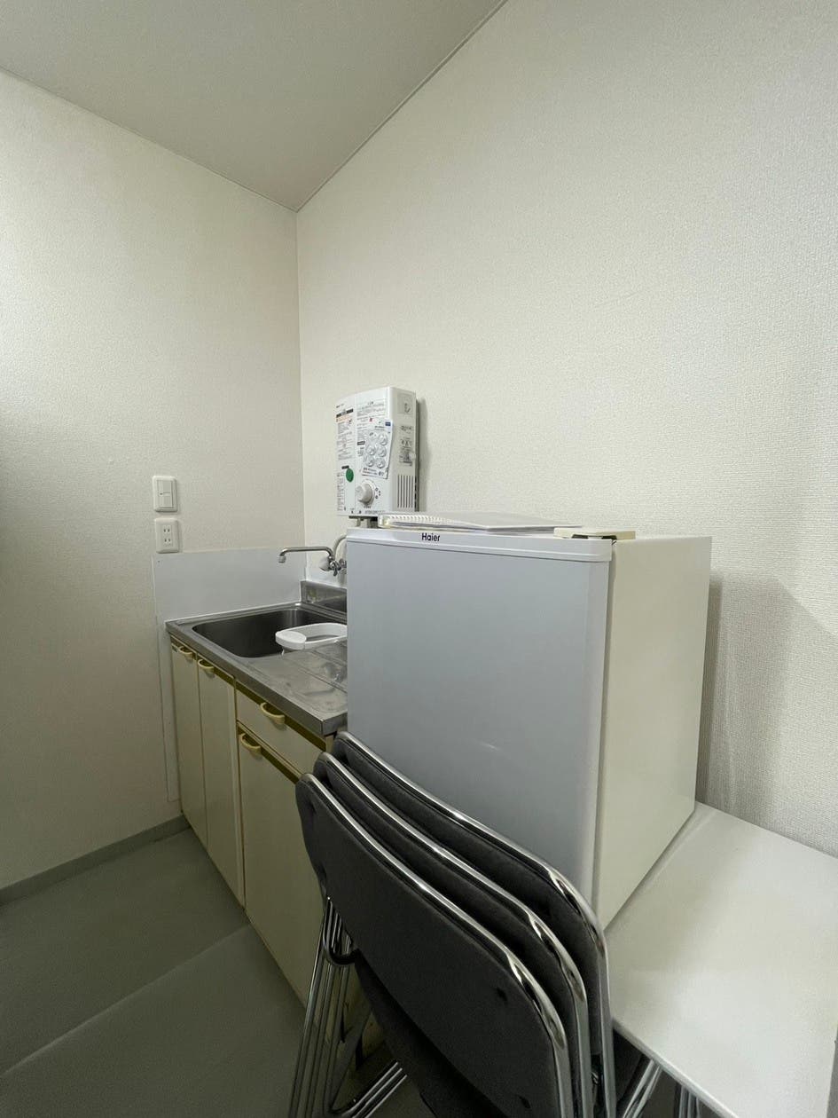 ◇◆改装済でキレイ・広い◆◇１階・店舗で視認性抜群★岡山駅徒歩3分★24時間営業★ゆったり12名★wi-fi完備★55型モニターの写真19