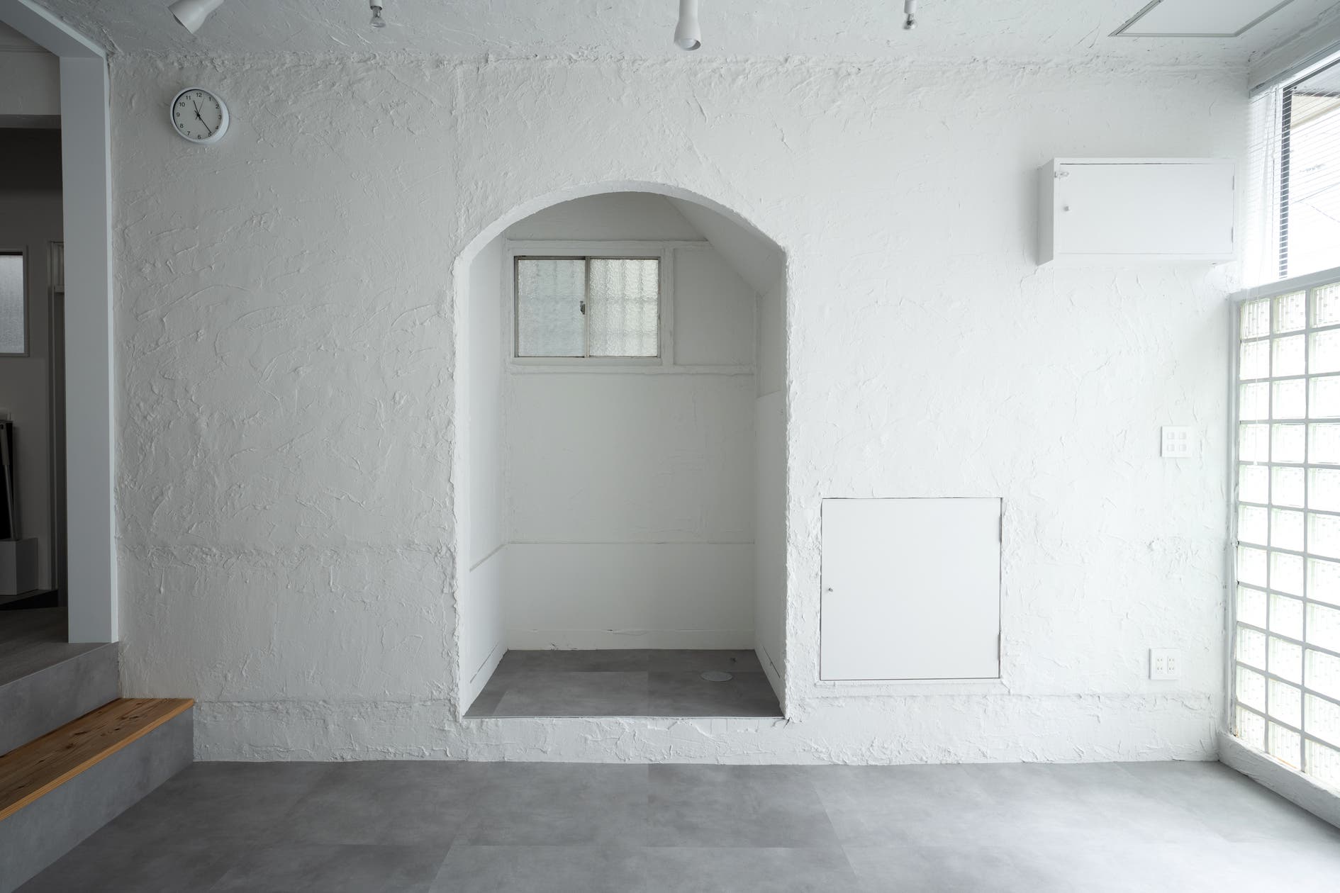 【世田谷駅4分】白を基調とした2フロアギャラリー｜展示・ポップアップに｜控室完備・複数日プランの写真2