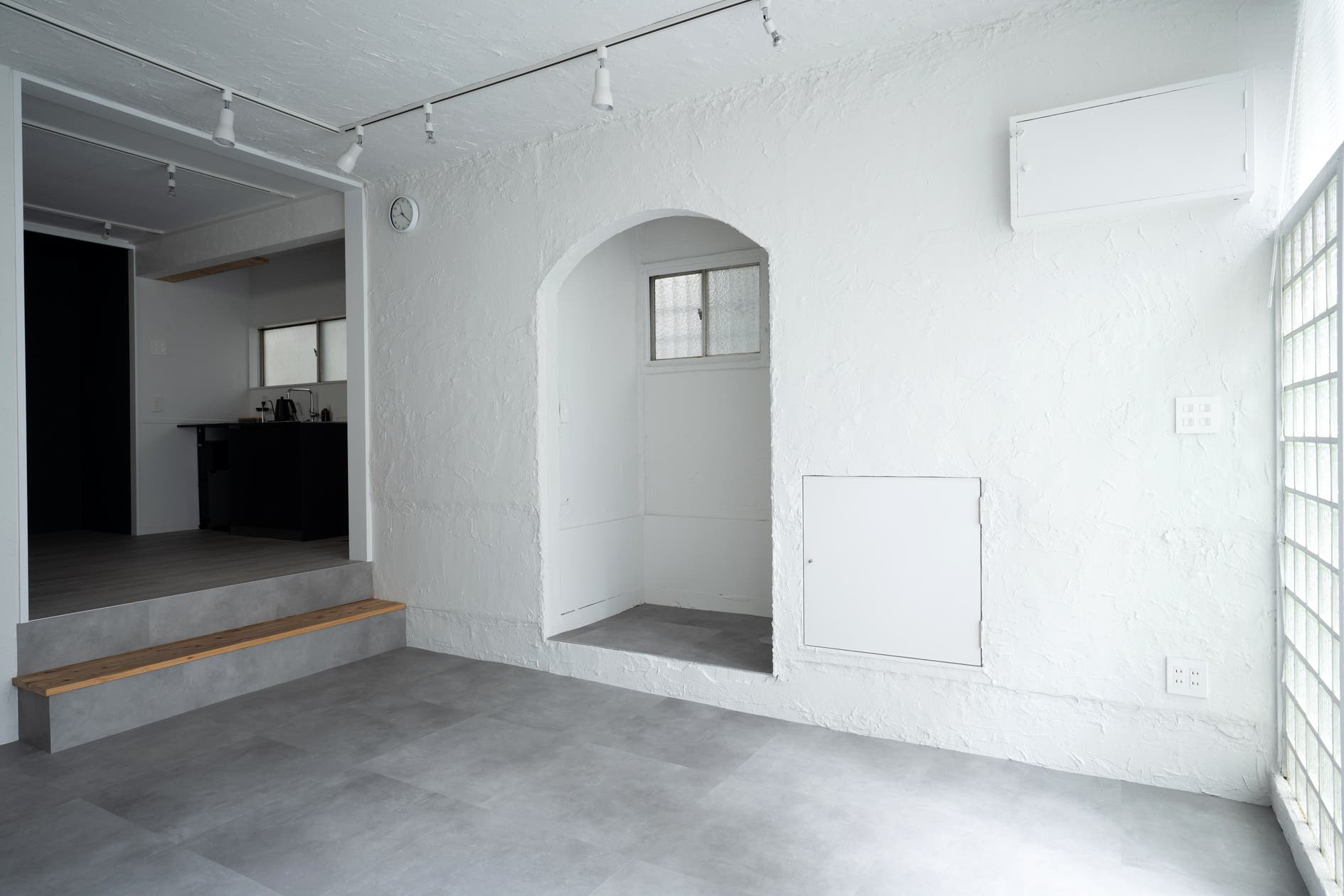 【世田谷駅4分】白を基調とした2フロアギャラリー｜展示・ポップアップに｜控室完備・複数日プランの写真3