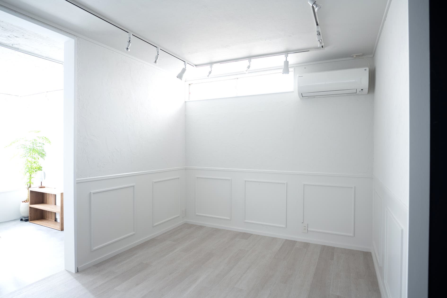 【世田谷駅4分】白を基調とした2フロアギャラリー｜展示・ポップアップに｜控室完備・複数日プランの写真5