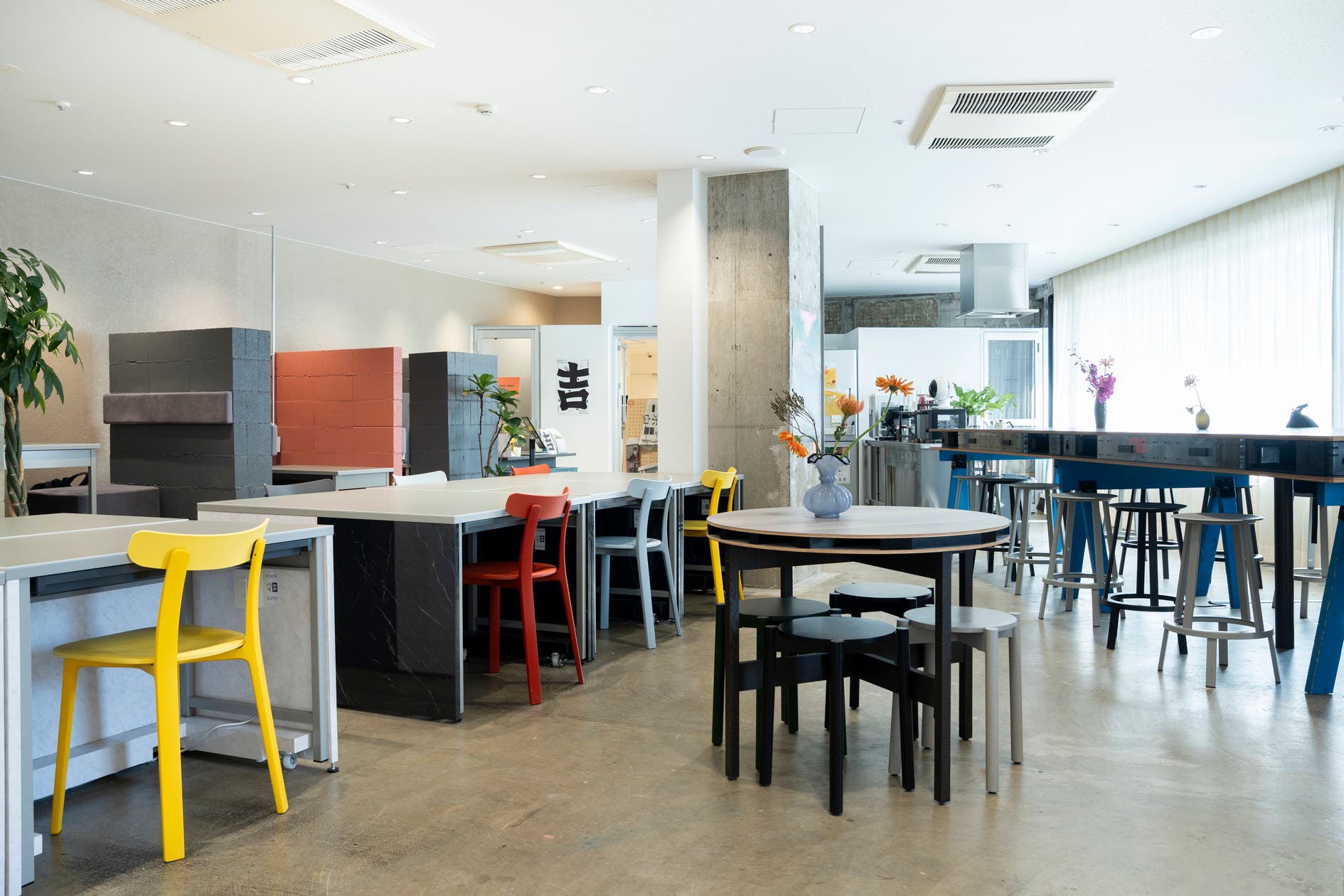 【吉祥寺駅 徒歩2分】吉祥寺PARCO8F 開放的なラウンジスペースの写真1