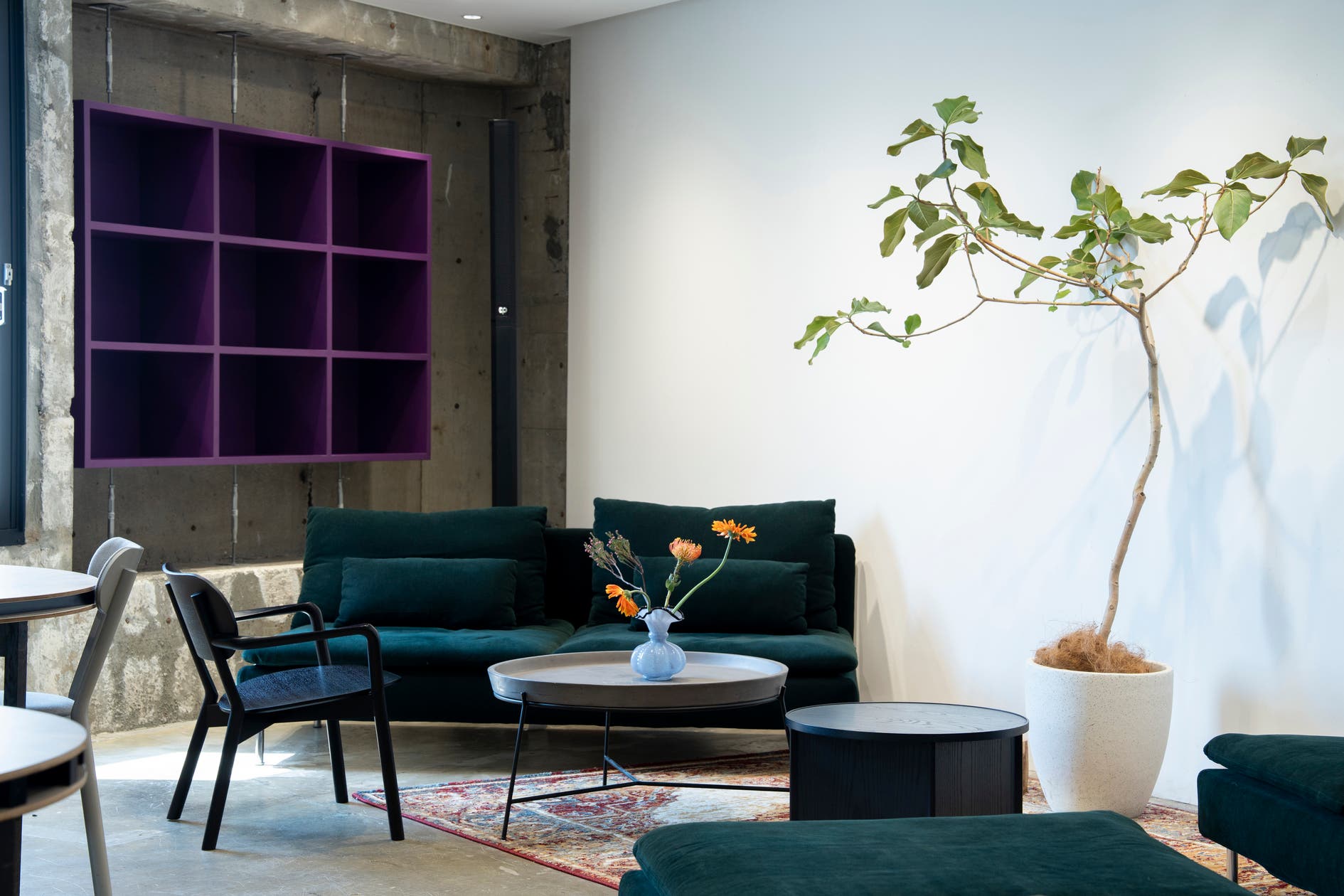 【吉祥寺駅 徒歩2分】吉祥寺PARCO8F 開放的なラウンジスペースの写真2