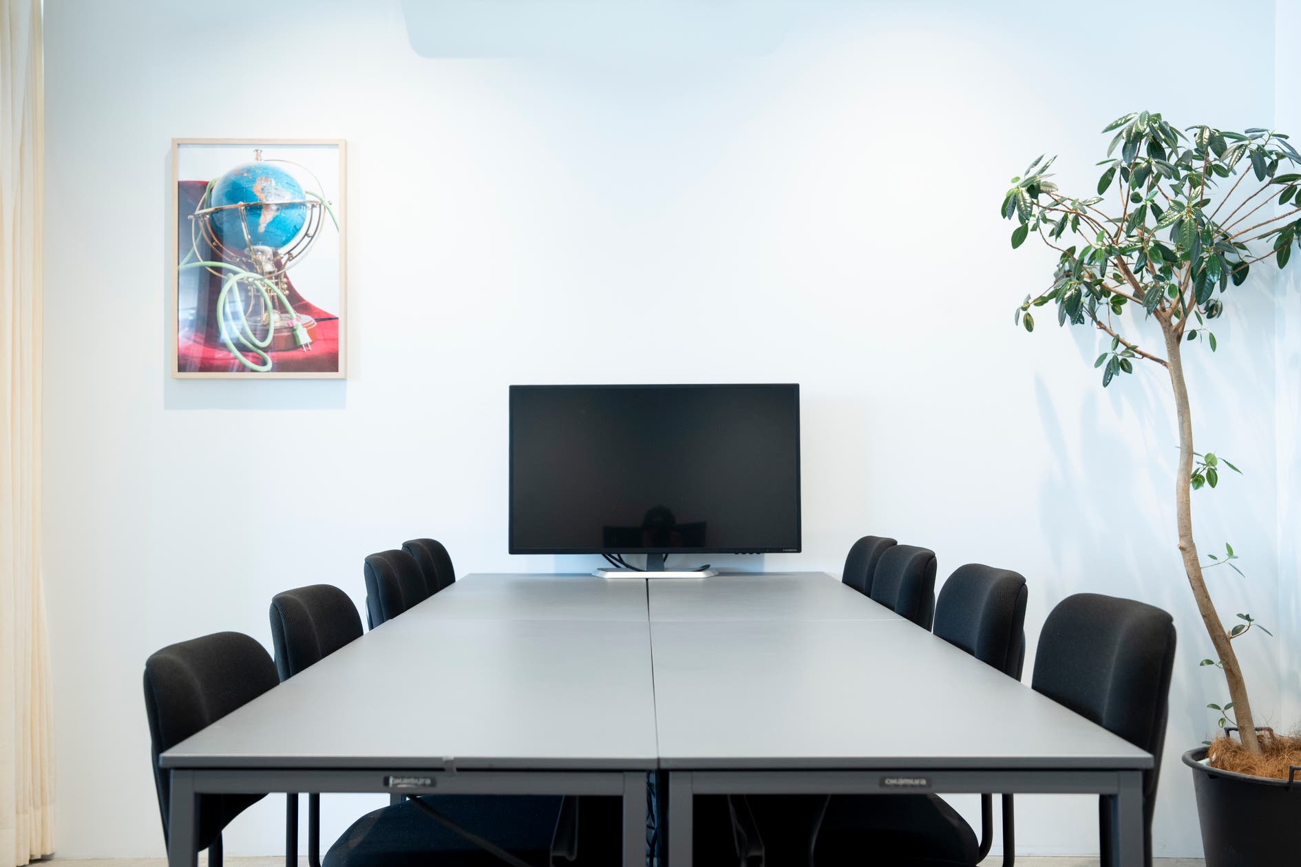 【吉祥寺駅 徒歩2分】吉祥寺PARCO8F 8人用会議室の写真1