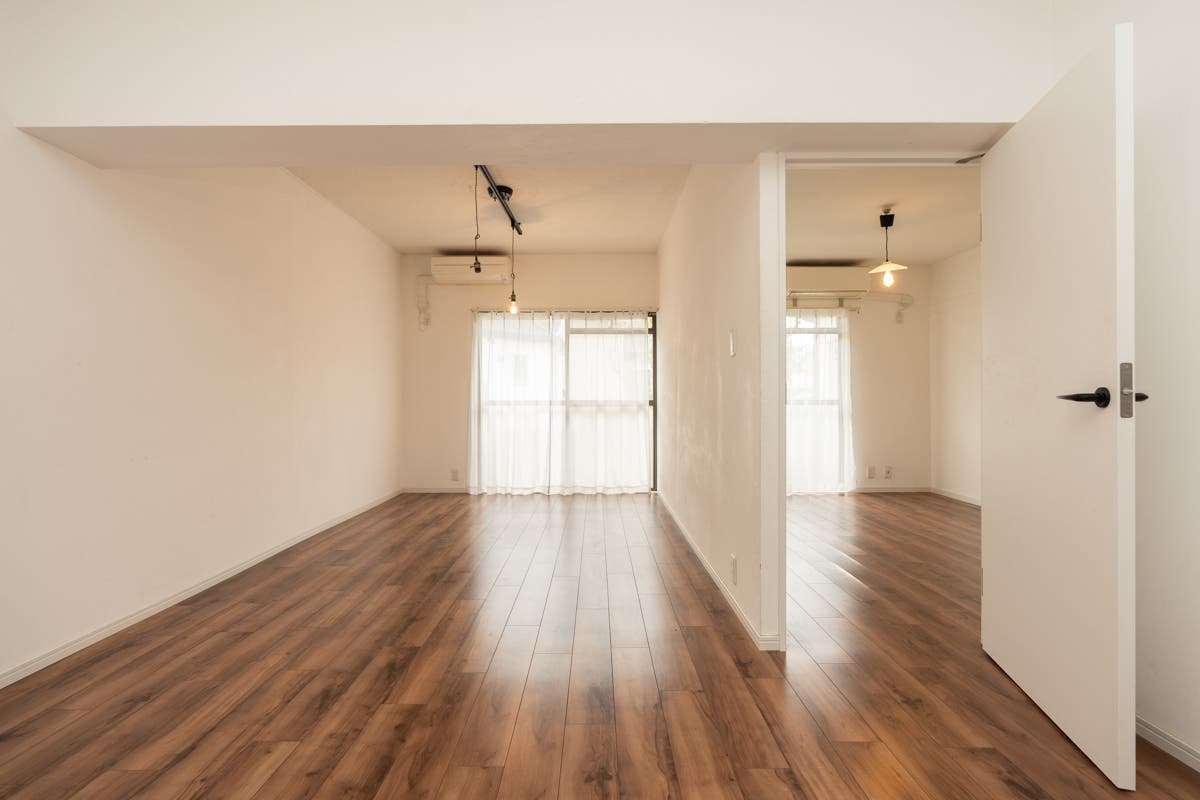 作り込み・長期間利用OK！アメリカ部屋風ハウススタジオ！自然光・壁白塗り・グリーン○！※現在家具なしの状態ですの写真1