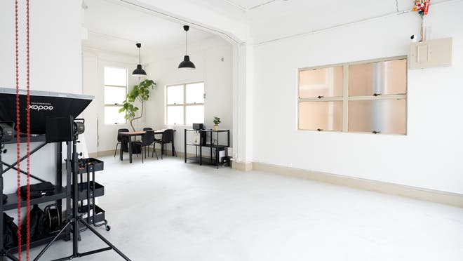 【元町駅・三宮駅徒歩圏内】プロカメラマン監修のフォトスタジオ!<自然光◎>天井高3mのSTUDIOの写真2