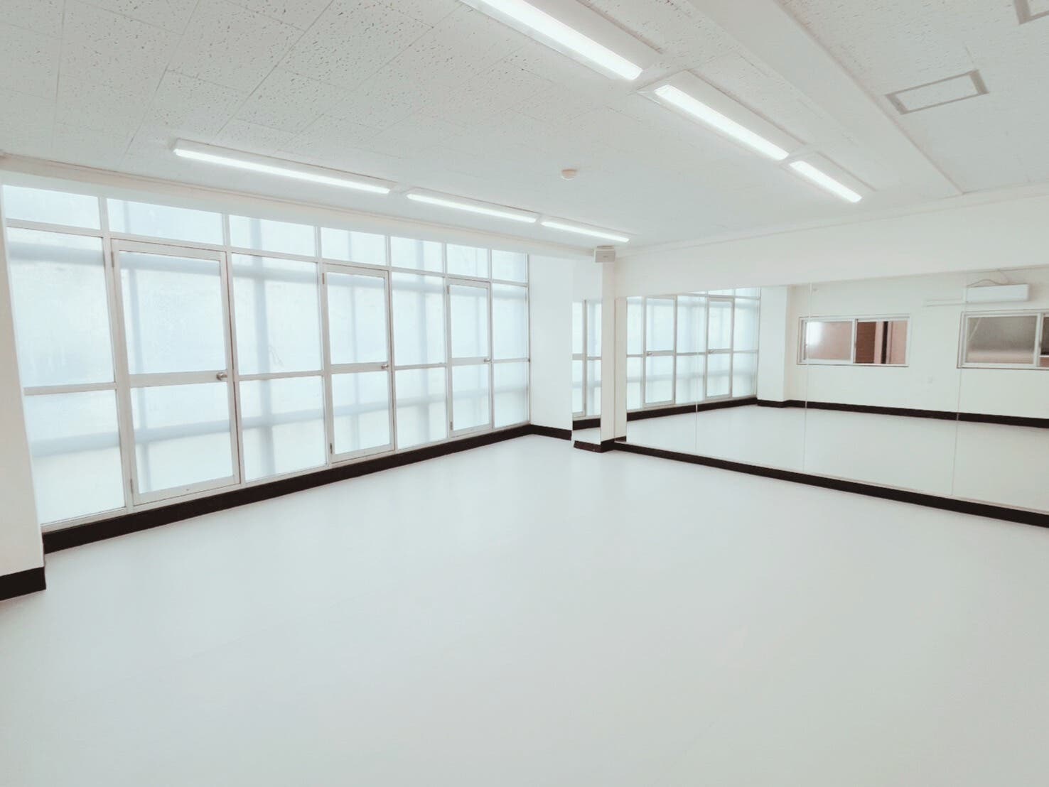 【一橋学園駅駅🚶‍♀️１分】毎日清掃✨ × ダンス × 楽器演奏OK　シンプルで使い易いダンススタジオ💃の写真1