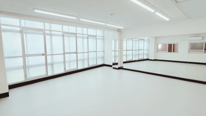 【一橋学園駅駅🚶♀️1分】毎日清掃✨ × ダンス × 楽器演奏OK シンプルで使い易いダンススタジオ💃の写真1