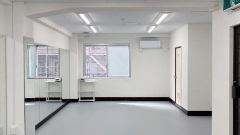 【一橋学園駅駅🚶♀️1分】毎日清掃✨ × 幅9.4mの大型鏡✨ × 楽器演奏OK シンプルで本格的なダンススタジオ💃の写真1