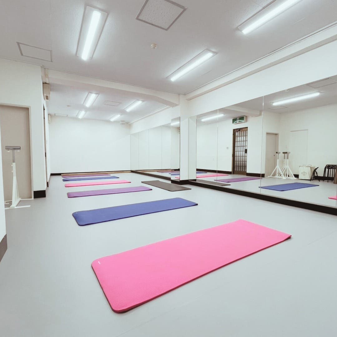 【一橋学園駅駅🚶‍♀️1分】毎日清掃✨ × 幅9.4mの大型鏡✨ × 楽器演奏OK　シンプルで本格的なダンススタジオ💃の写真4