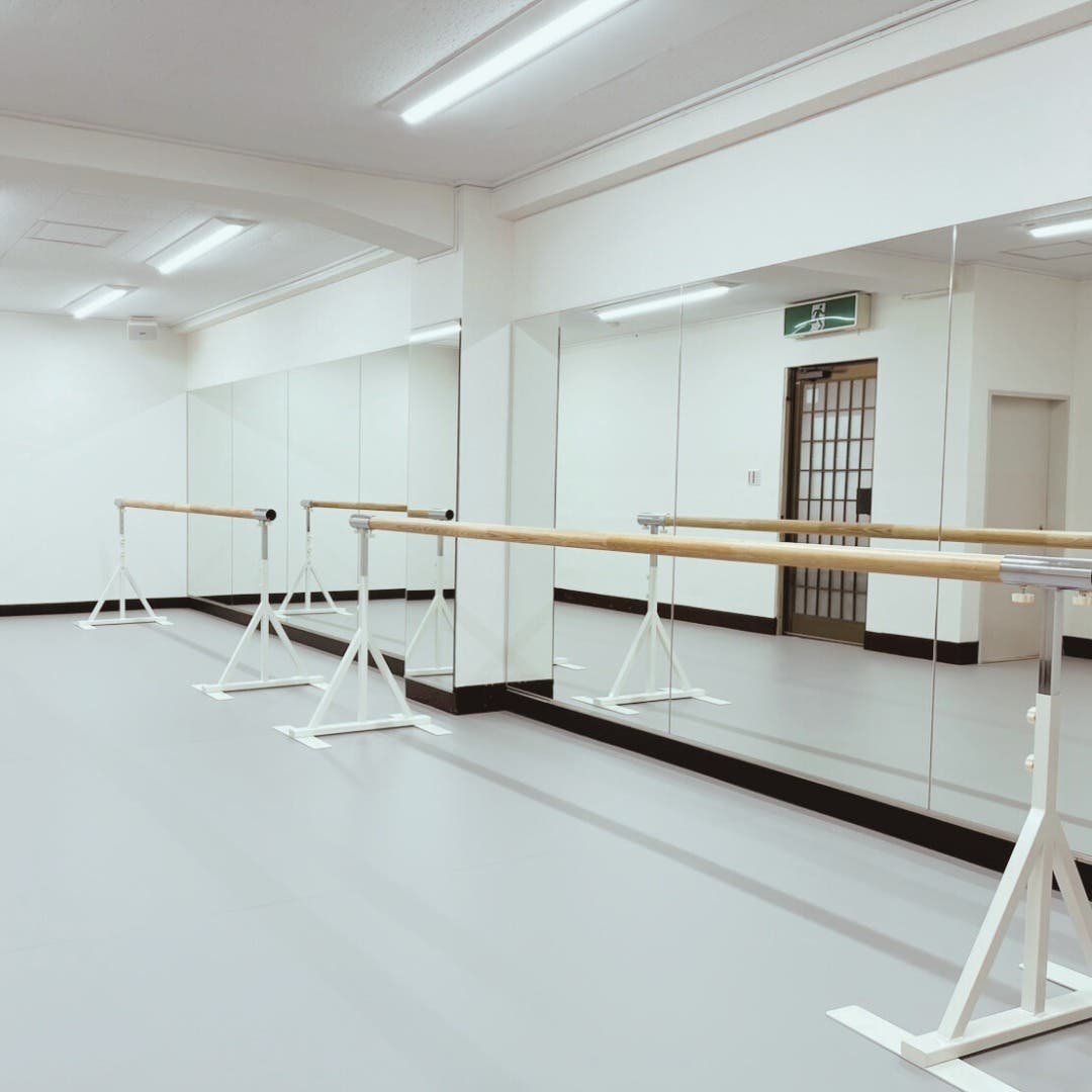 【一橋学園駅駅🚶‍♀️1分】毎日清掃✨ × 幅9.4mの大型鏡✨ × 楽器演奏OK　シンプルで本格的なダンススタジオ💃の写真5