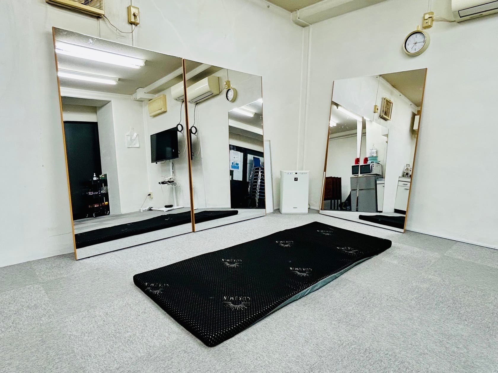 黒いマットの画像1