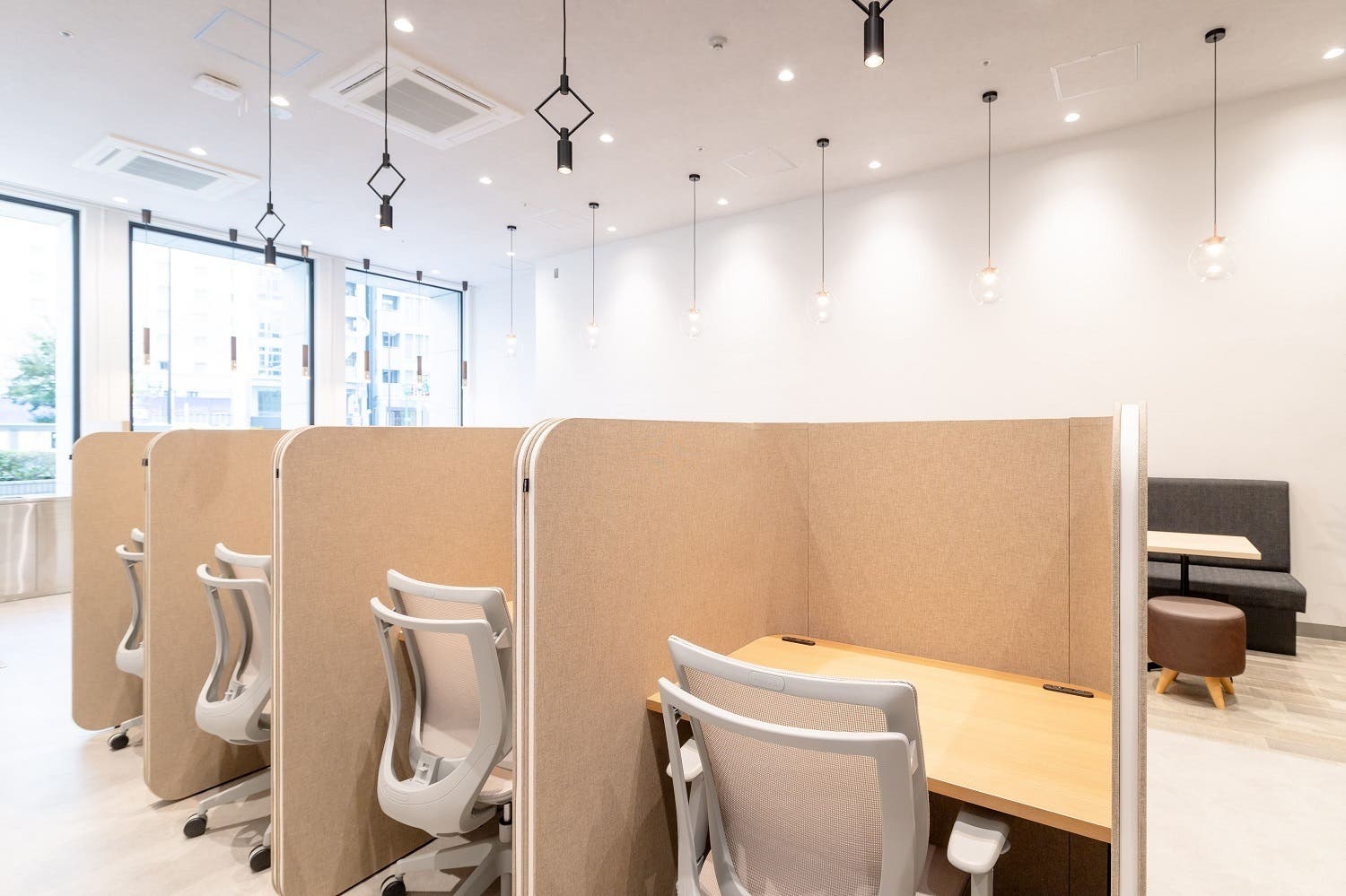 ServiceOffice W 天満橋 オープン席④【天満橋駅直結】ラウンジ利用　WEB会議OK・フリードリンク有の写真2