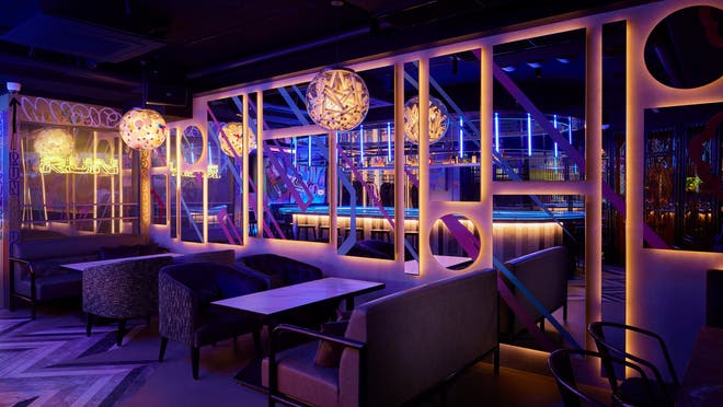 歌舞伎町のバー「RUN」|映像映え抜群!ネオン×デザイン空間|MV・TV・ファッション撮影に最適!の写真5