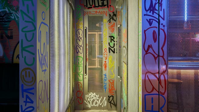 歌舞伎町のバー「RUN」|映像映え抜群!ネオン×デザイン空間|MV・TV・ファッション撮影に最適!の写真8